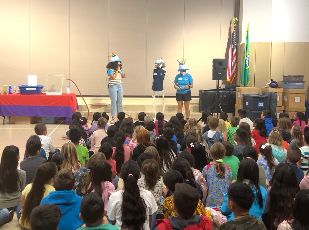 Pacific Science Center-Science on Wheels Visits McClintock | Dynamic ...
