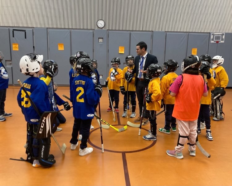 Rabbi Eisenberg Invigorates the Hockey Team with a Message About Am ...