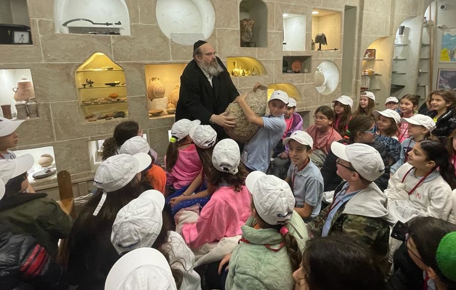 The Fourth Grade Lives It Up at the Living Torah Museum | Ramaz News ...