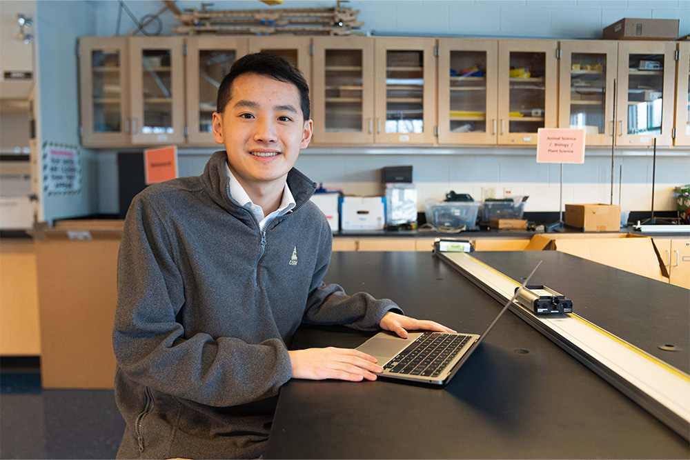 Aidan Wang ’24 Named Regeneron Scholar | USM News
