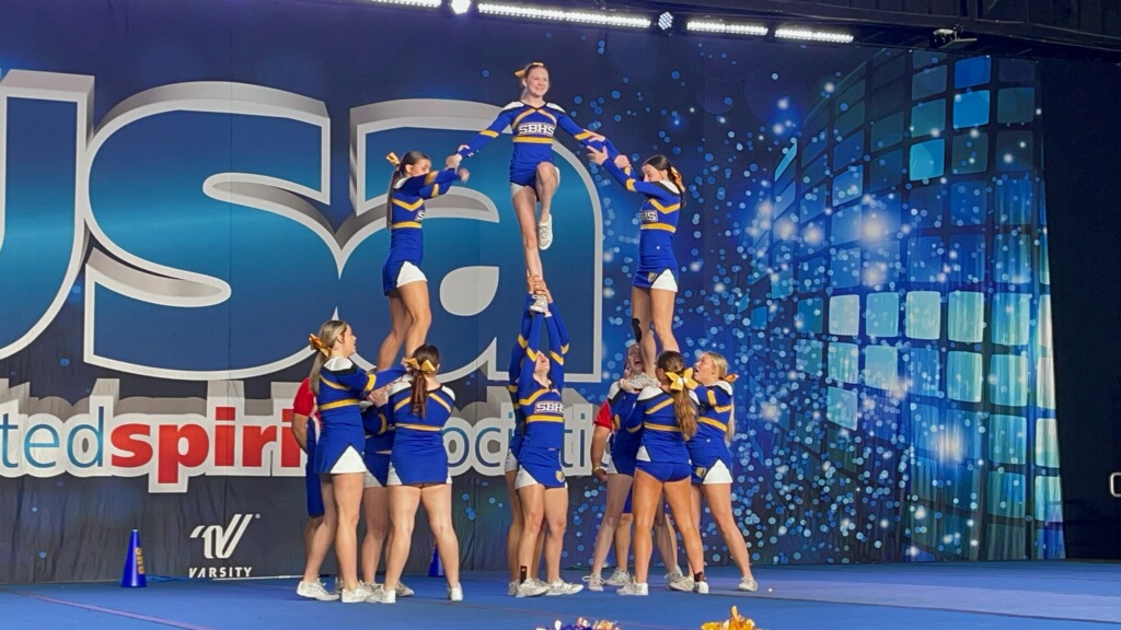 Sam-Barlow High School Cheer Team Takes Center Stage at Nationals ...