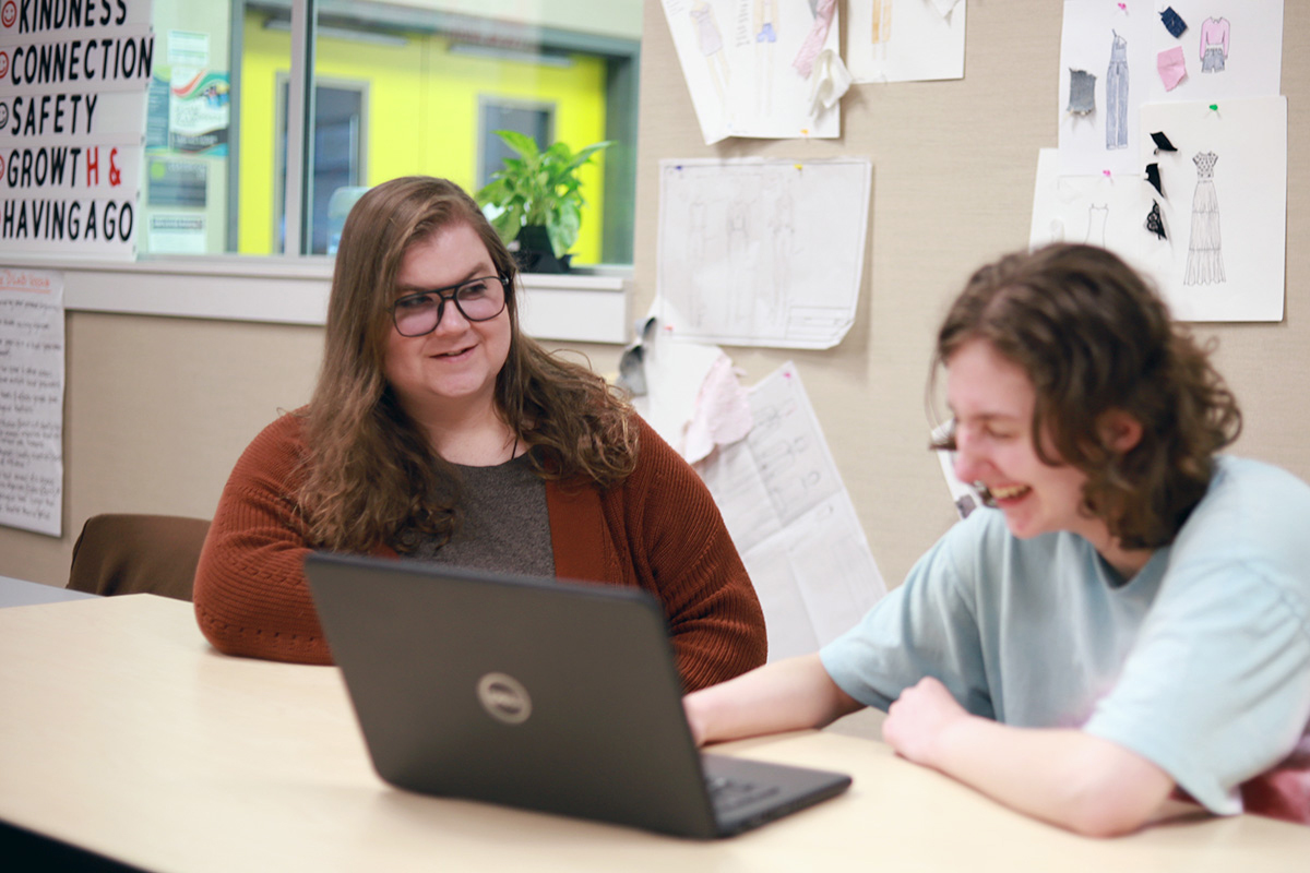 Advisor Welcomes Students with ‘Smiles, Genuine Warmth’ | News Article