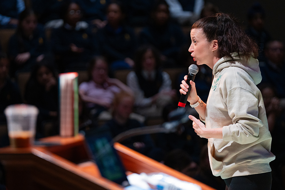 Author Lindsay Currie Shares Spooky Stories | USM News