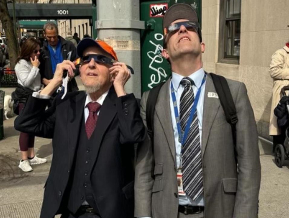 Ramaz Enjoys New York's Solar Eclipse | Ramaz News - The Ramaz School