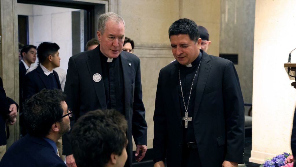Bishop Evelio Menjivar Shares his Story | News details