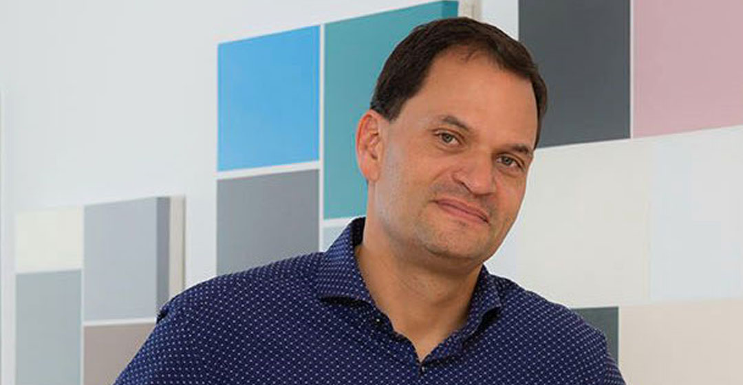 Iván Cardona, exalumno de la promoción 1990 y su trayectoria ...