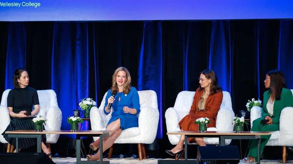 Renewing Democracy: Women Leading the Way | News Details