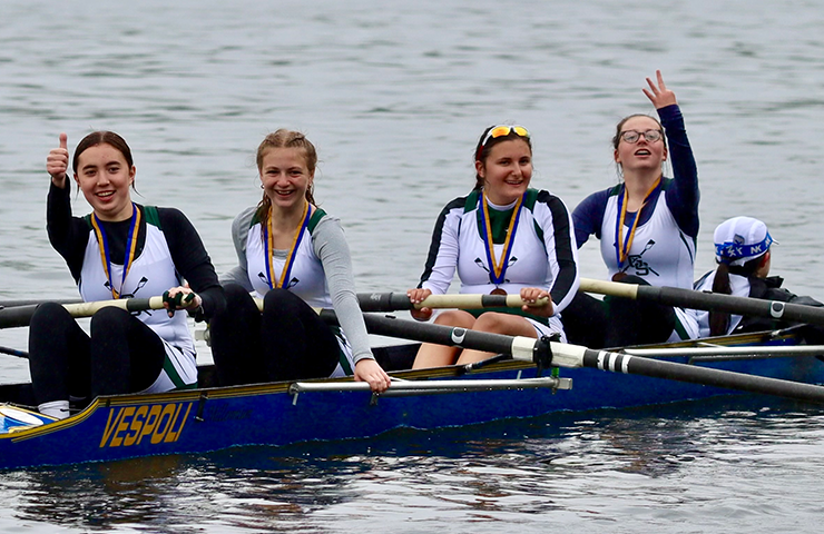 GS Girls Freshmen 4+ takes Bronze | News Detail