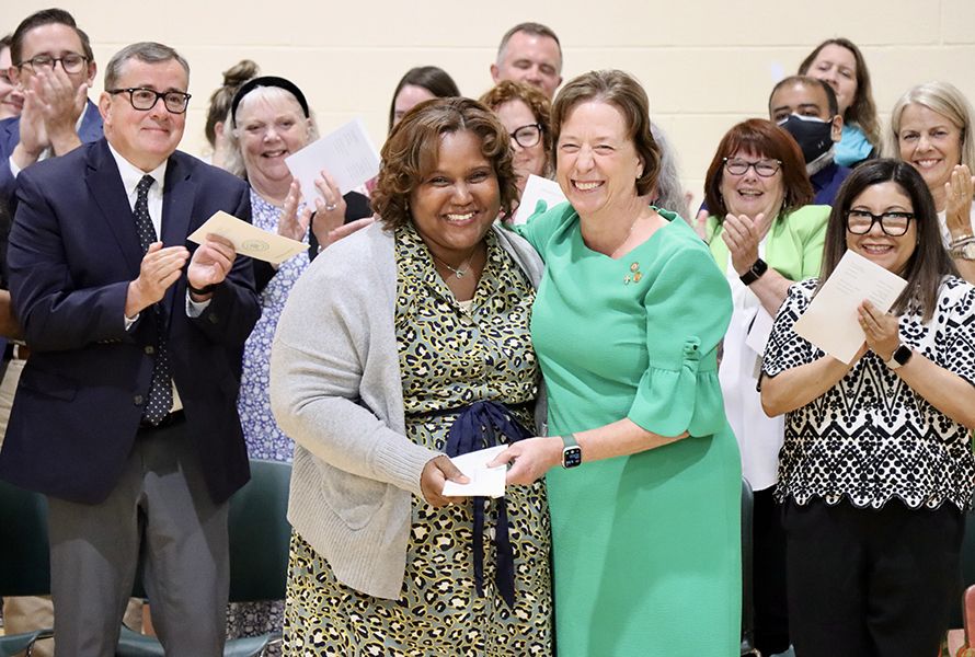 Stephanie Young ’00 Receives Mary Louise Leipheimer Excellence in ...