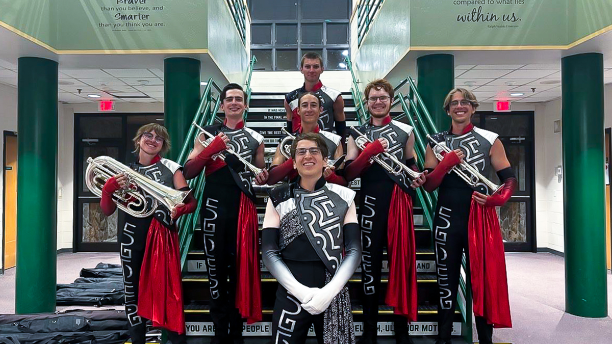 Students of Paradise March Through the Summer | News Details