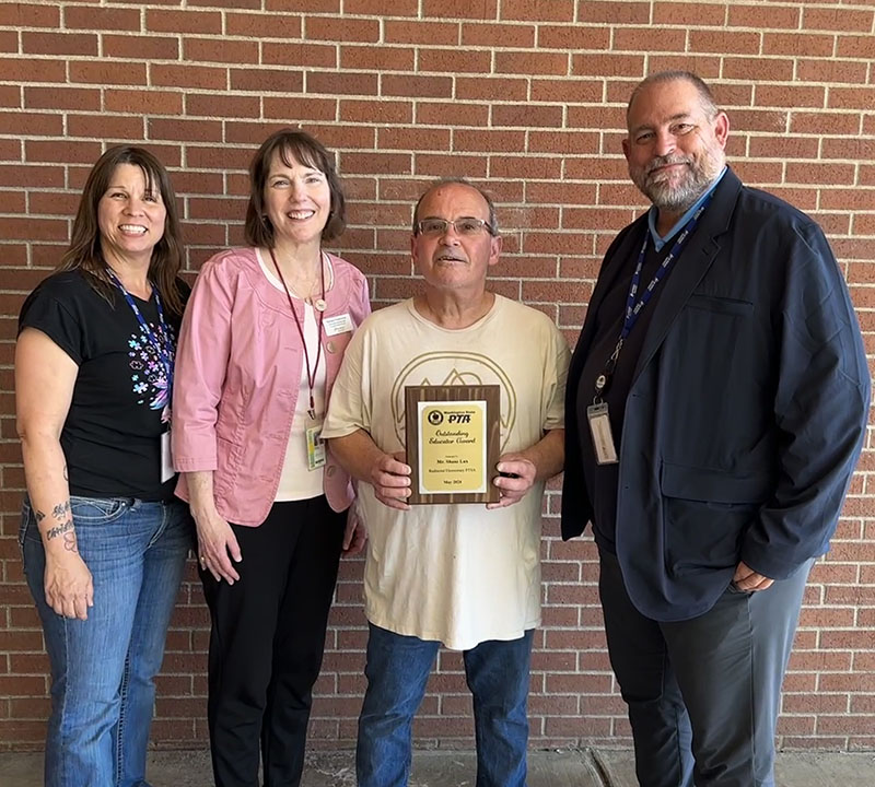 Redmond Elementary custodian given 2023-24 PTSA Educator of the Year ...