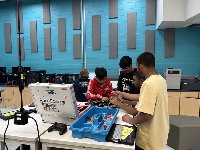NIHF STEM High School Scholars Begin a New Era at Robinson CLC | News Detail