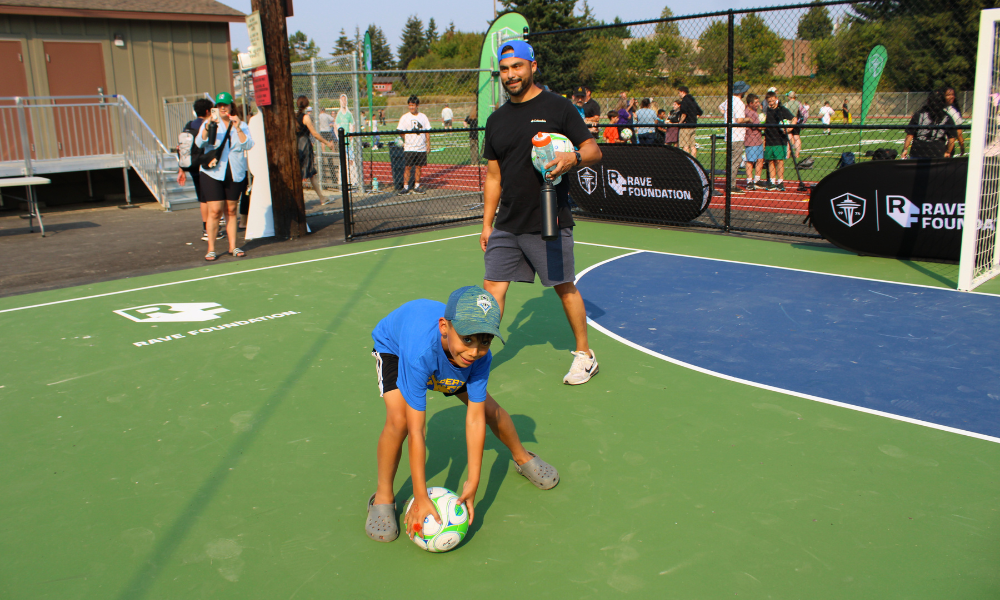 Sylvester Celebrates New Field & Mini Pitch with Sounders | News Details