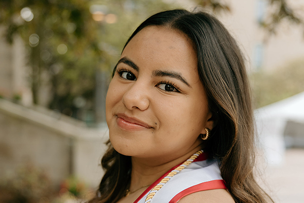 Bear Pause: Isa Chenitz '20 | News Detail Page