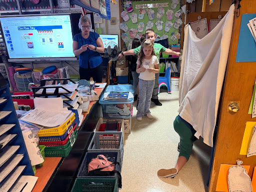 Second grade students elect a class pet | News Story