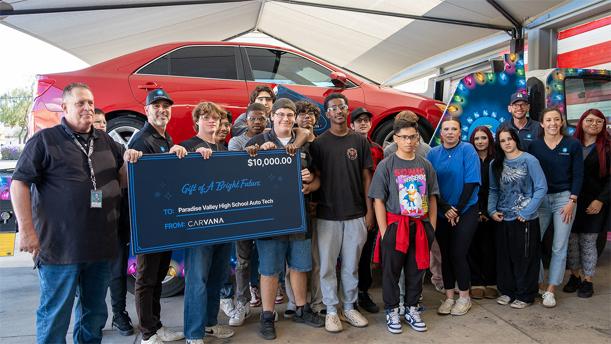 NASCAR Legend Visits Paradise Valley High School | News Details