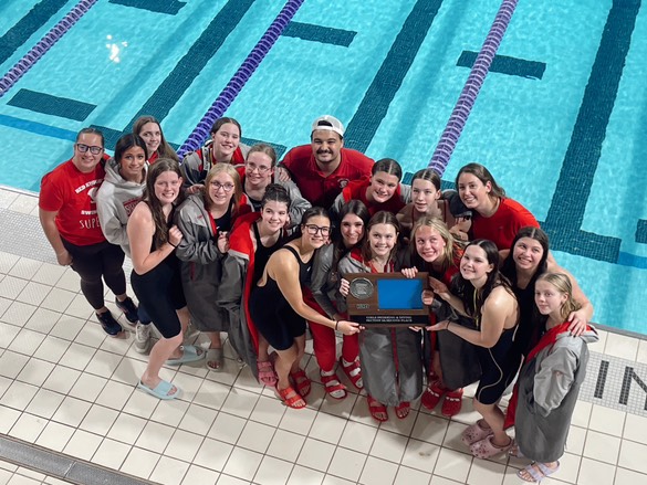 Girls' Swim & Dive Makes Waves at Sections | News Details