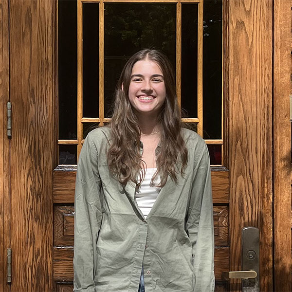 Meet Commonwealth Students: Iris '27, Moments in Time | News Post