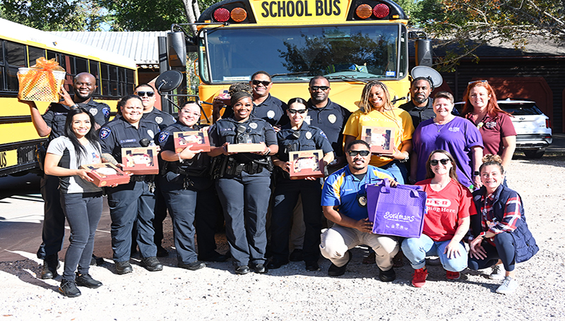 CFISD police officers deliver Thanksgiving meals to families | CFISD ...