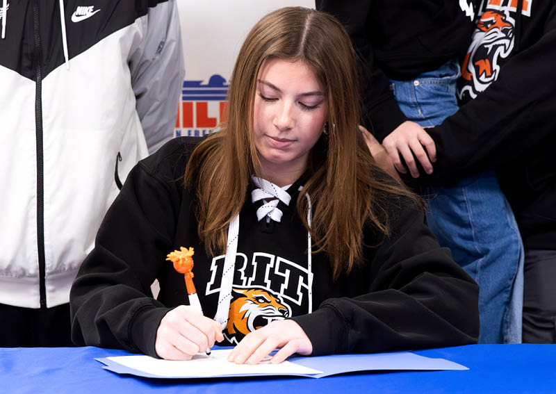 Student Athlete Signs Division III Letter of Intent | News Details