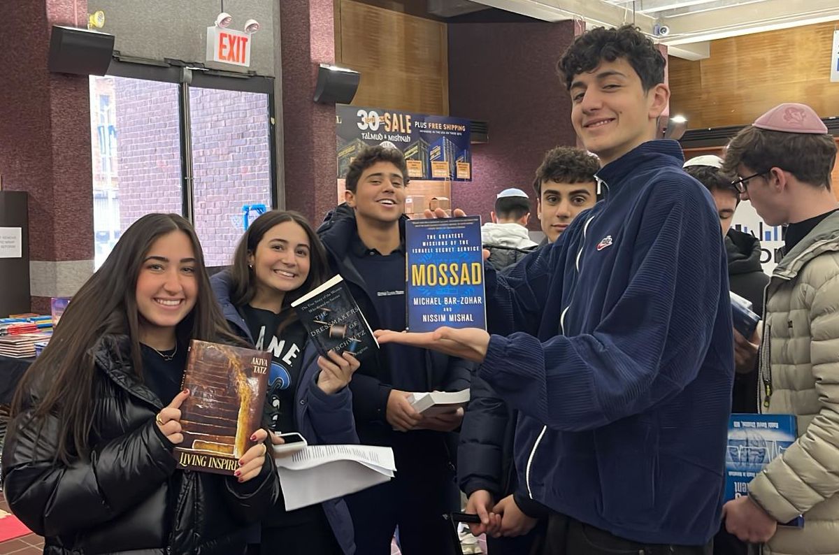 Juniors Hear from Dr. Noam Wasserman and Expand Their Jewish Libraries ...