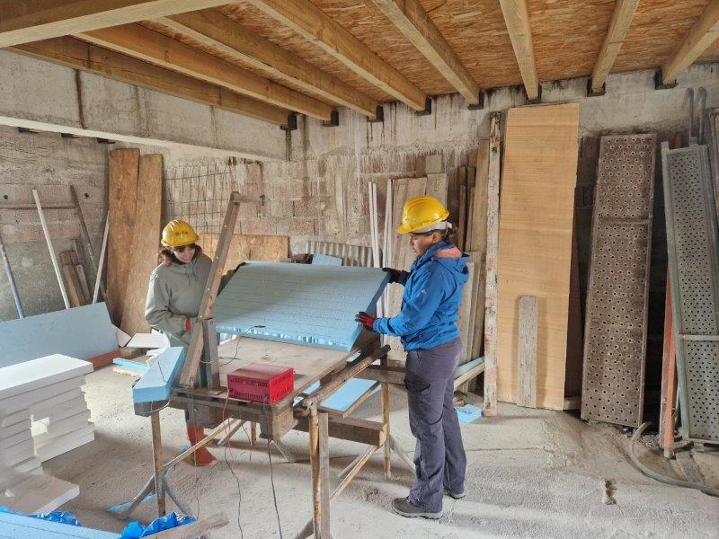 CAISL Students Volunteer in Ongoing Housing Project | Home page Posts