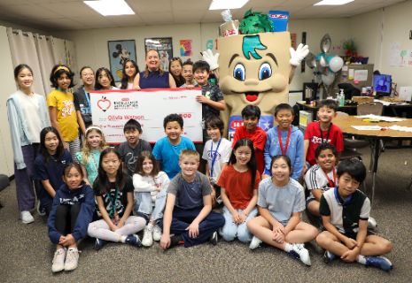Roosevelt Alexander Elementary Teacher Olivia Watson Sacks-up H-E-B ...
