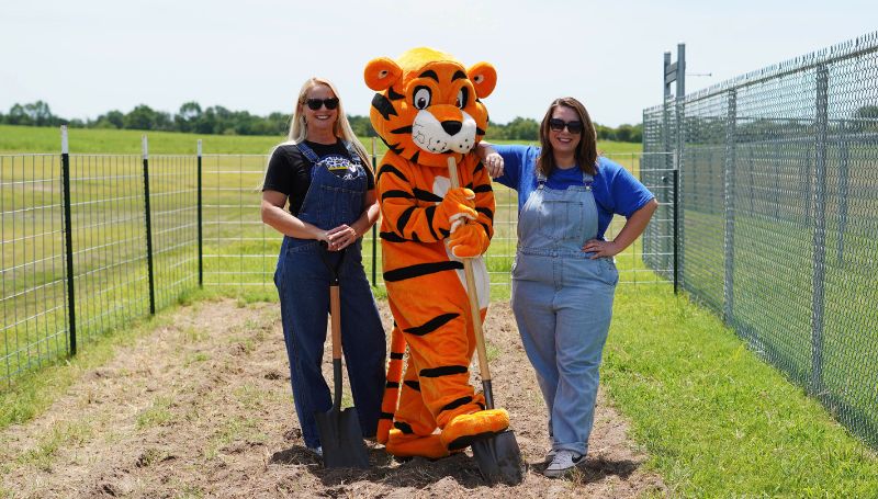 Navarro Elementary launches campus garden to enhance student learning ...
