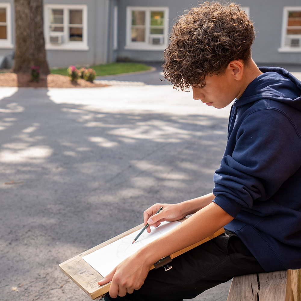 Drawing and Design Students Take Gesture Drawing Outdoors | Latest news ...