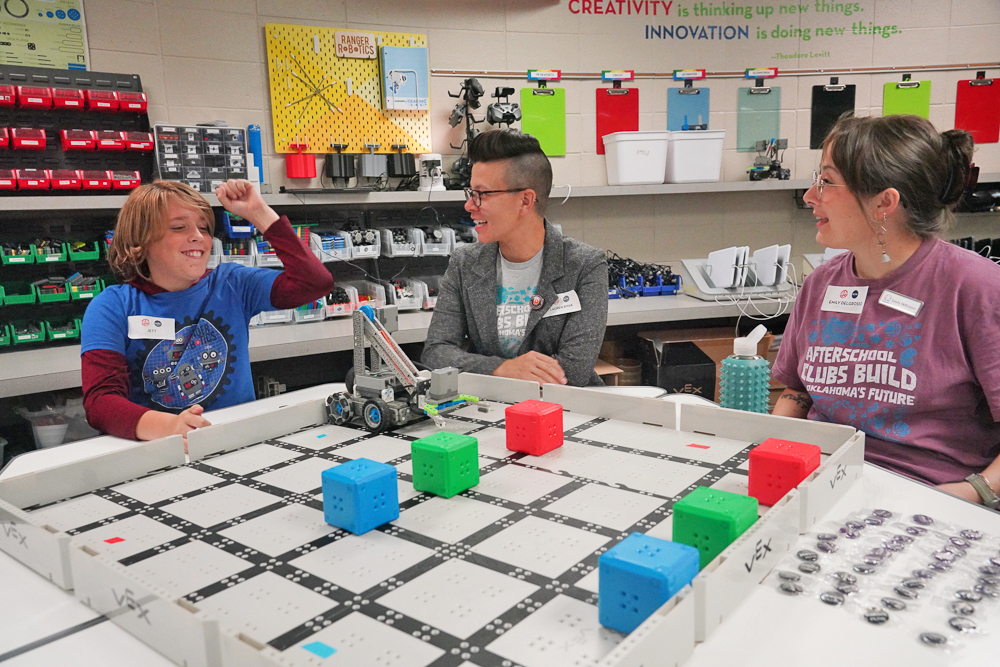 Area Educators Tour Darnaby Elementary For Its PLTW Showcase | News Details