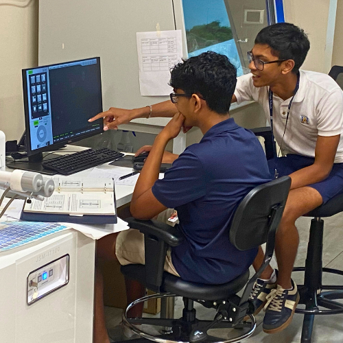 Research Students Master Imaging on World’s Most Powerful Microscope ...