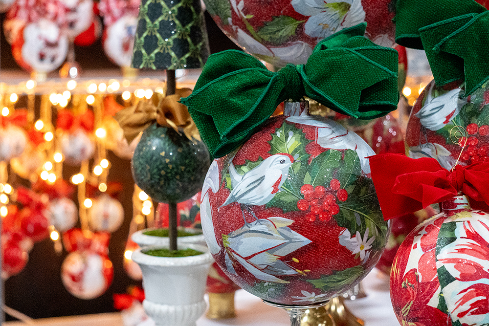 Holiday Shopping for a Good Cause | USM News