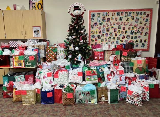Moon Key Club Spreads Holiday Cheer | Post Detail - Moon Area School ...