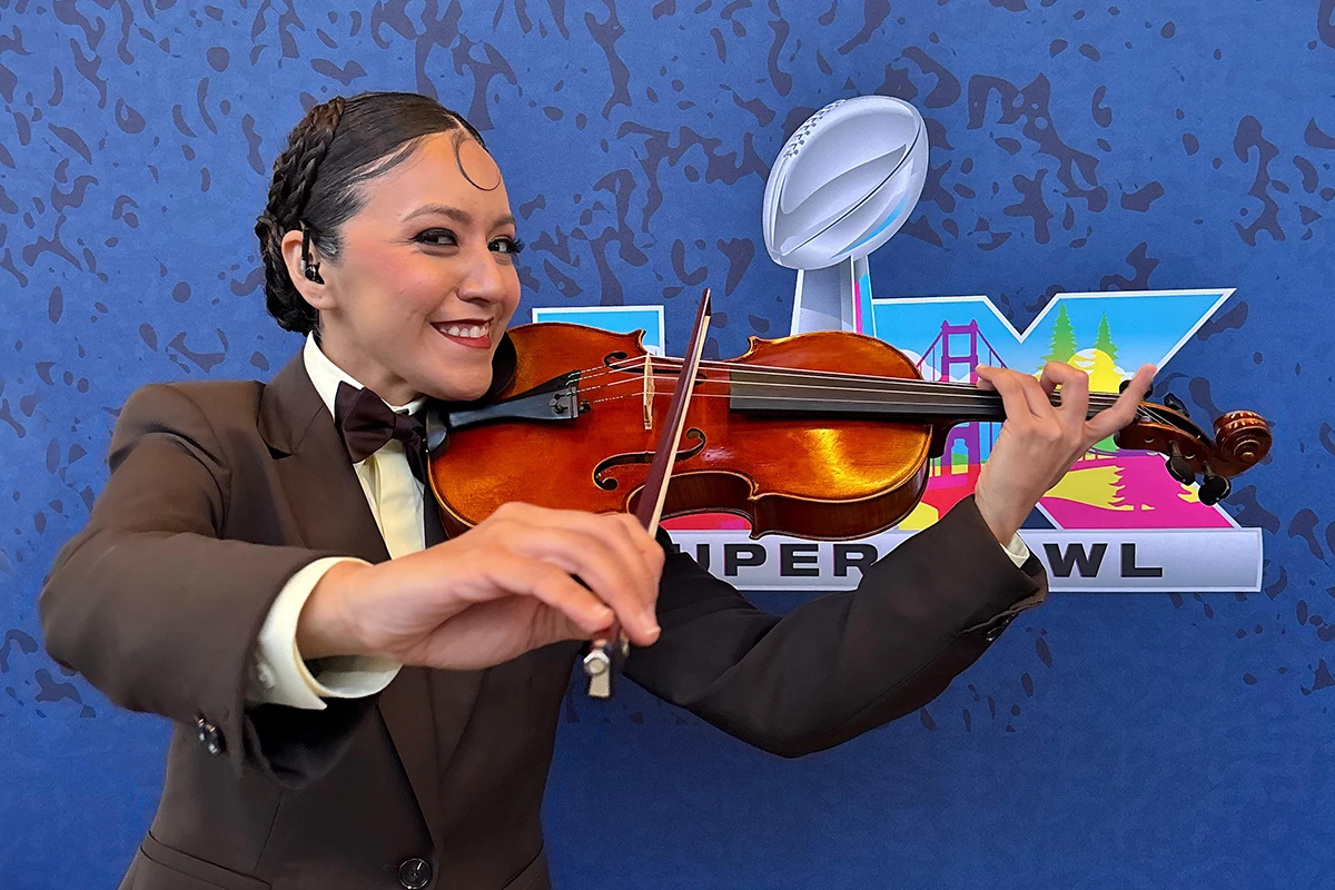 Hoover Teacher Inspires Students At Super Bowl | Article Details